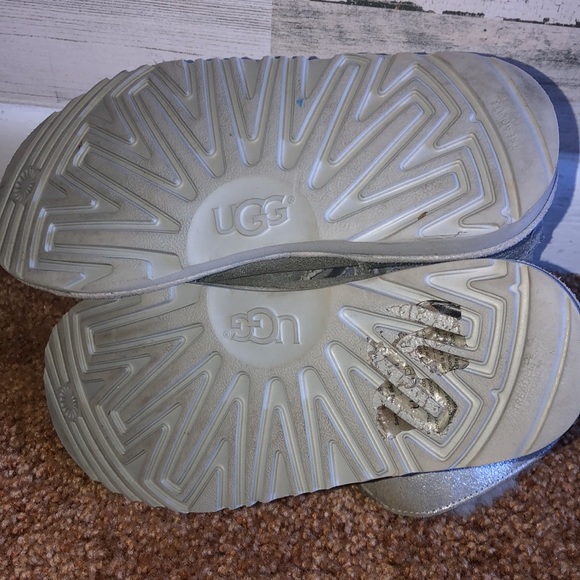 UGG | Shoes | Silver Ugg Slipper Booties Sheepskin Style Insulated Sz 5 ...